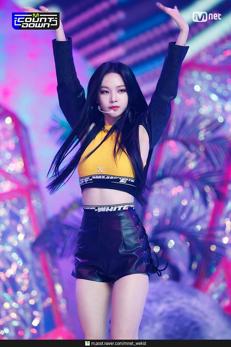 210603 Karina | Scrolller