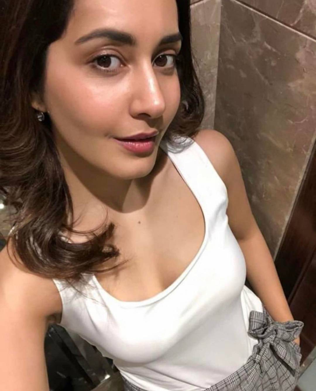 Kasi Khanna hot seductive looks | Scrolller