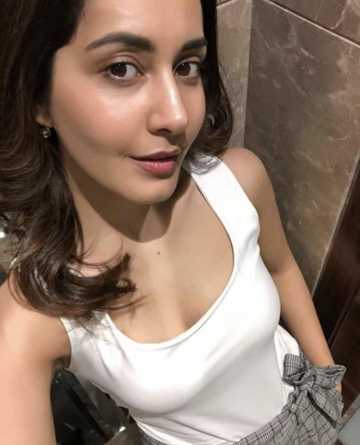 Kasi Khanna hot seductive looks | Scrolller