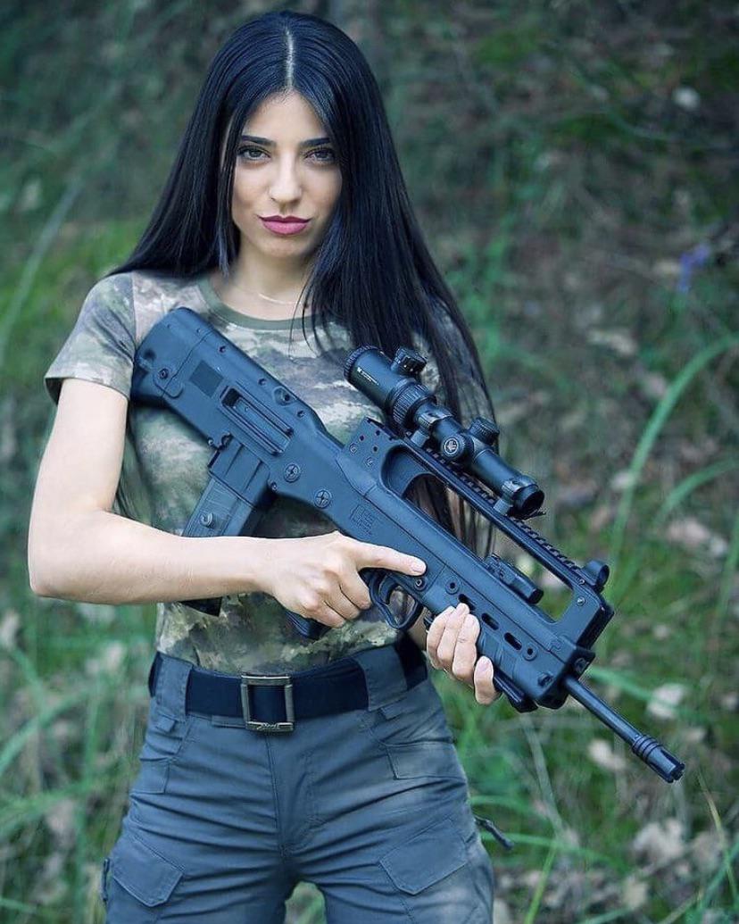 Kasia And Her Bullpup Scrolller