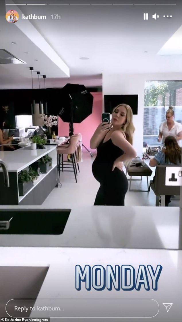 Katherine Ryan | Scrolller