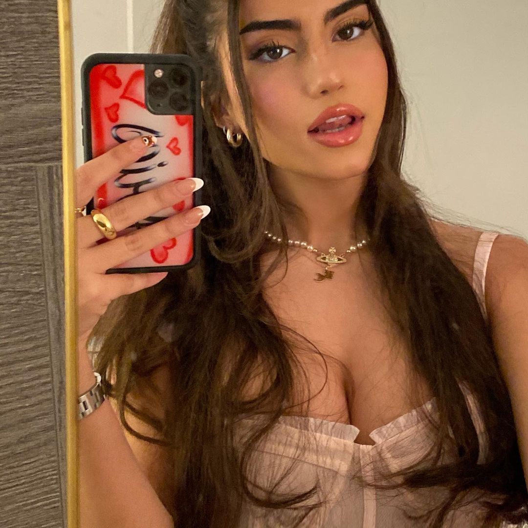 Katia Castellano (@katcastellano) | Scrolller