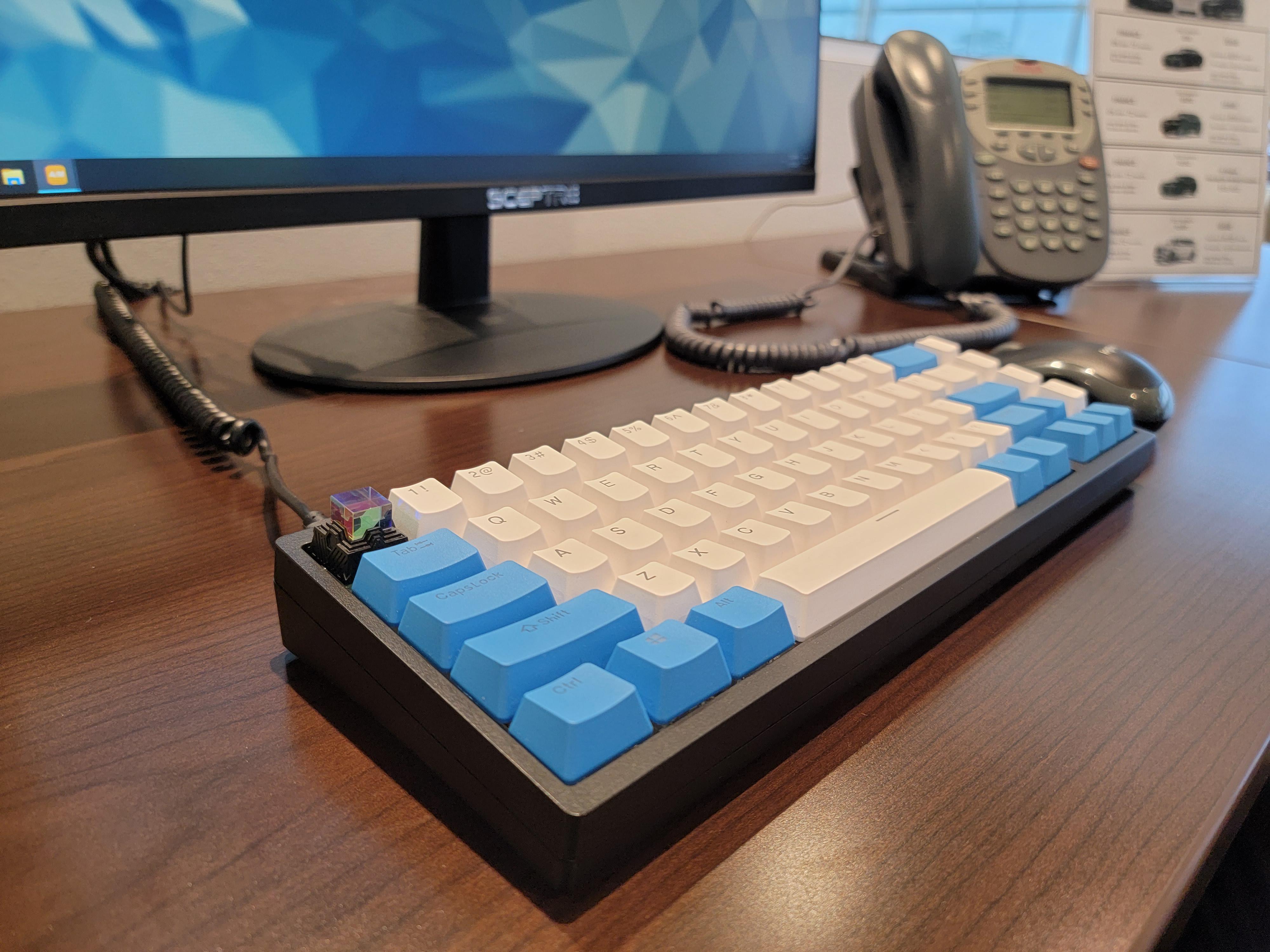 KBD67 lite board with Drop Skylight Horizon keycaps on Tealios switches | Scrolller