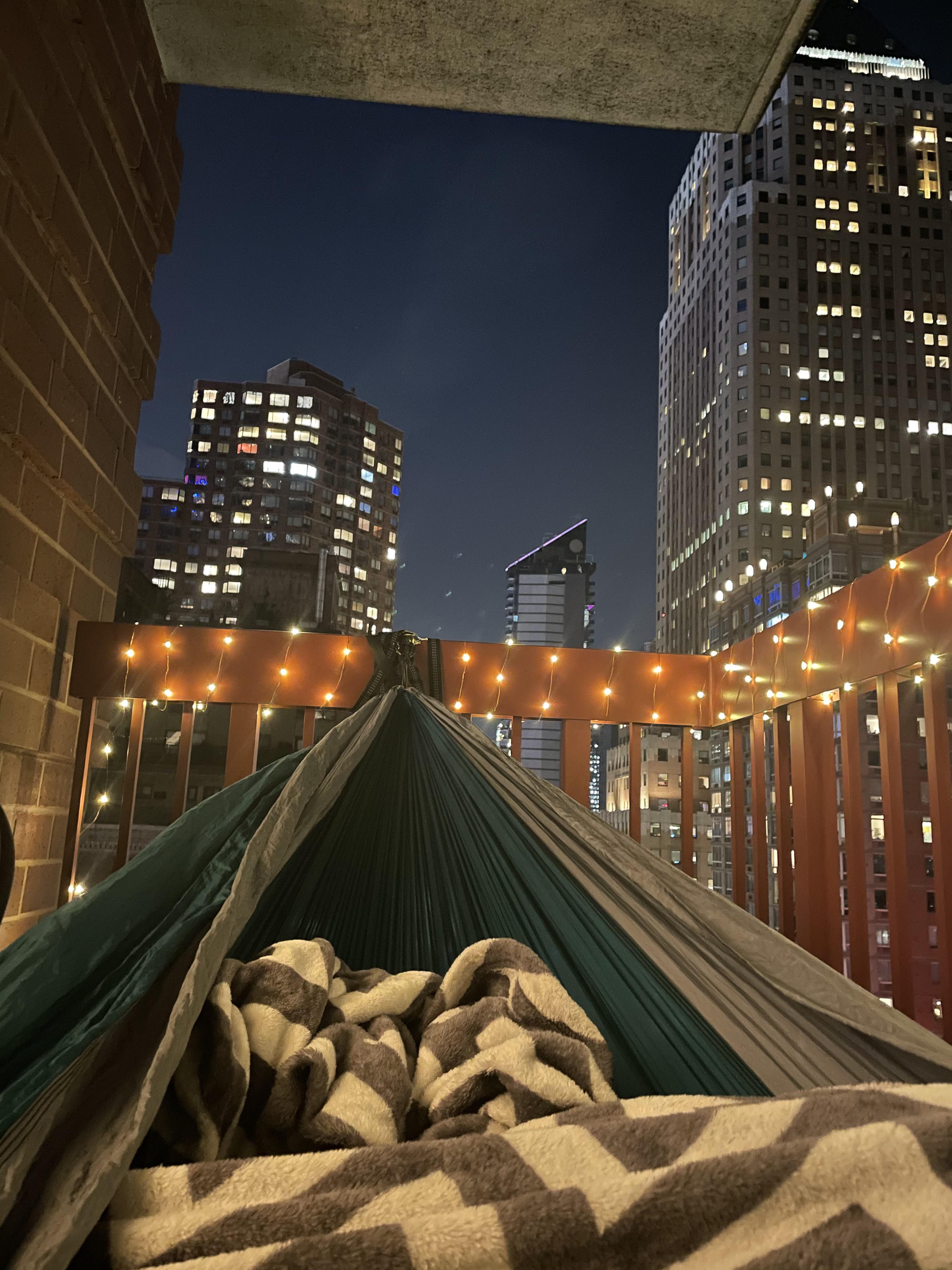 Keeping it cozy in midtown Manhattan | Scrolller