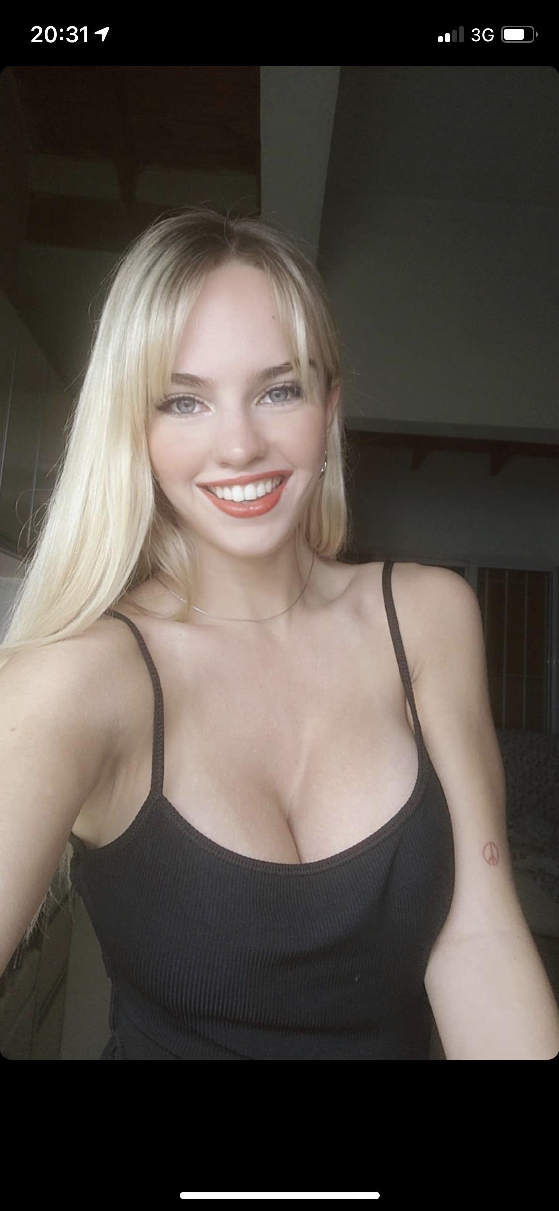 Keila Johnson | Scrolller