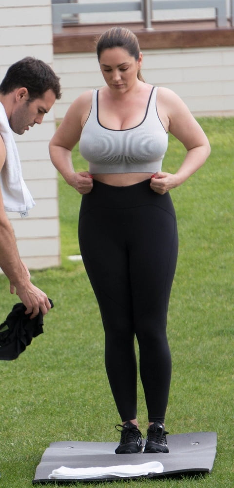 Kelly Brook No Doubt Has One of the Absolute Best Racks in the World (Top 2?). So Hot | Scrolller