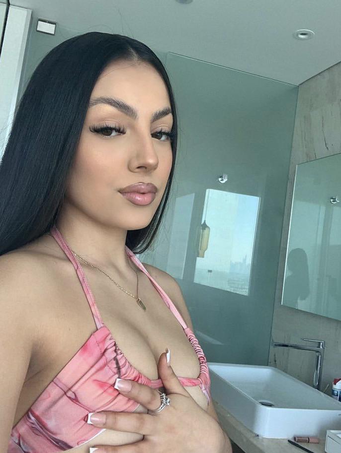 @kendra.thickk | Scrolller