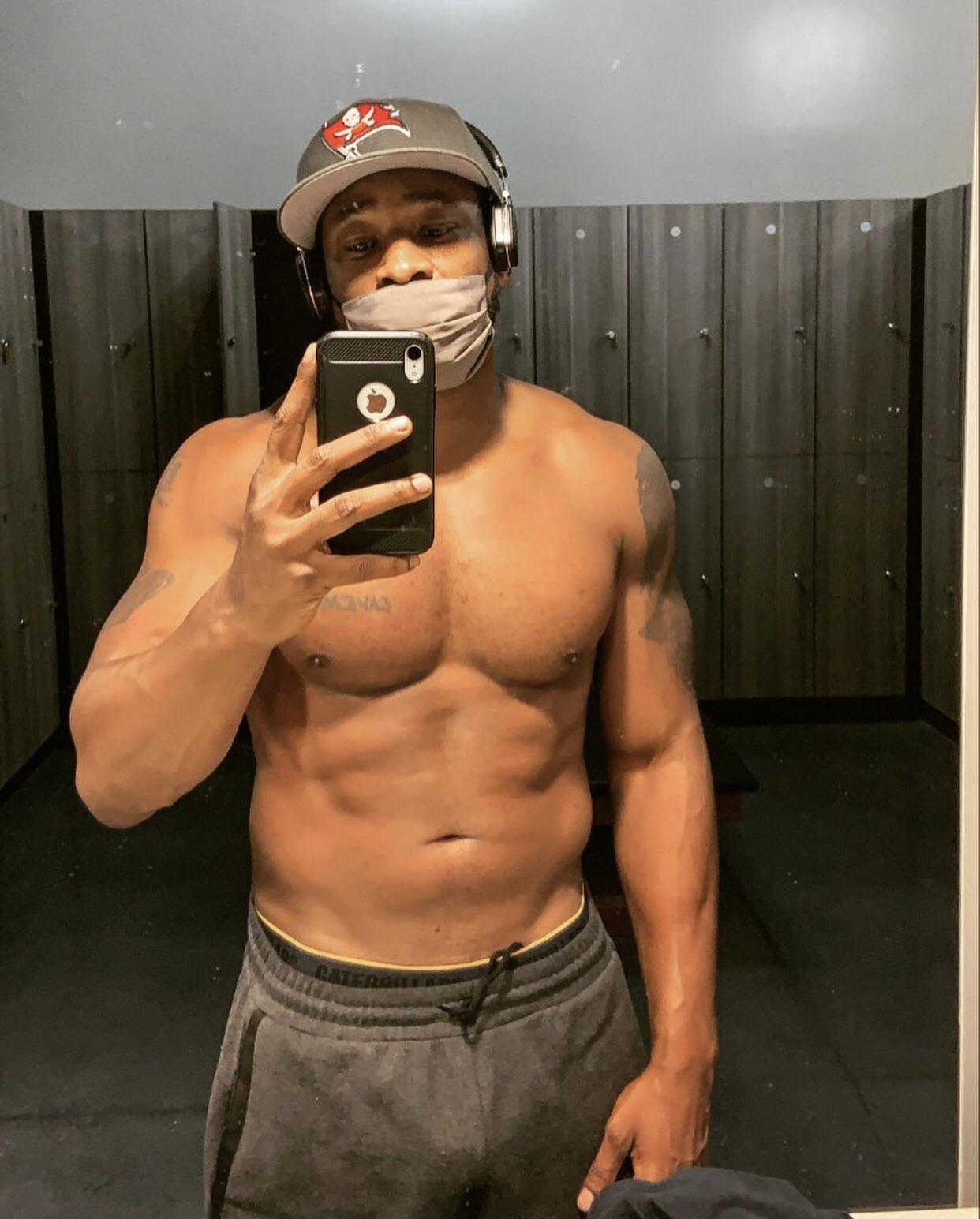 Kenny King | Scrolller