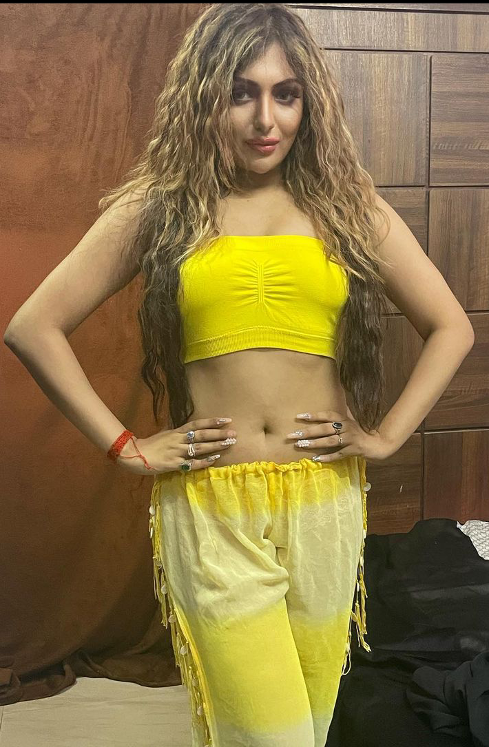 Khushi Mukherjee Scrolller