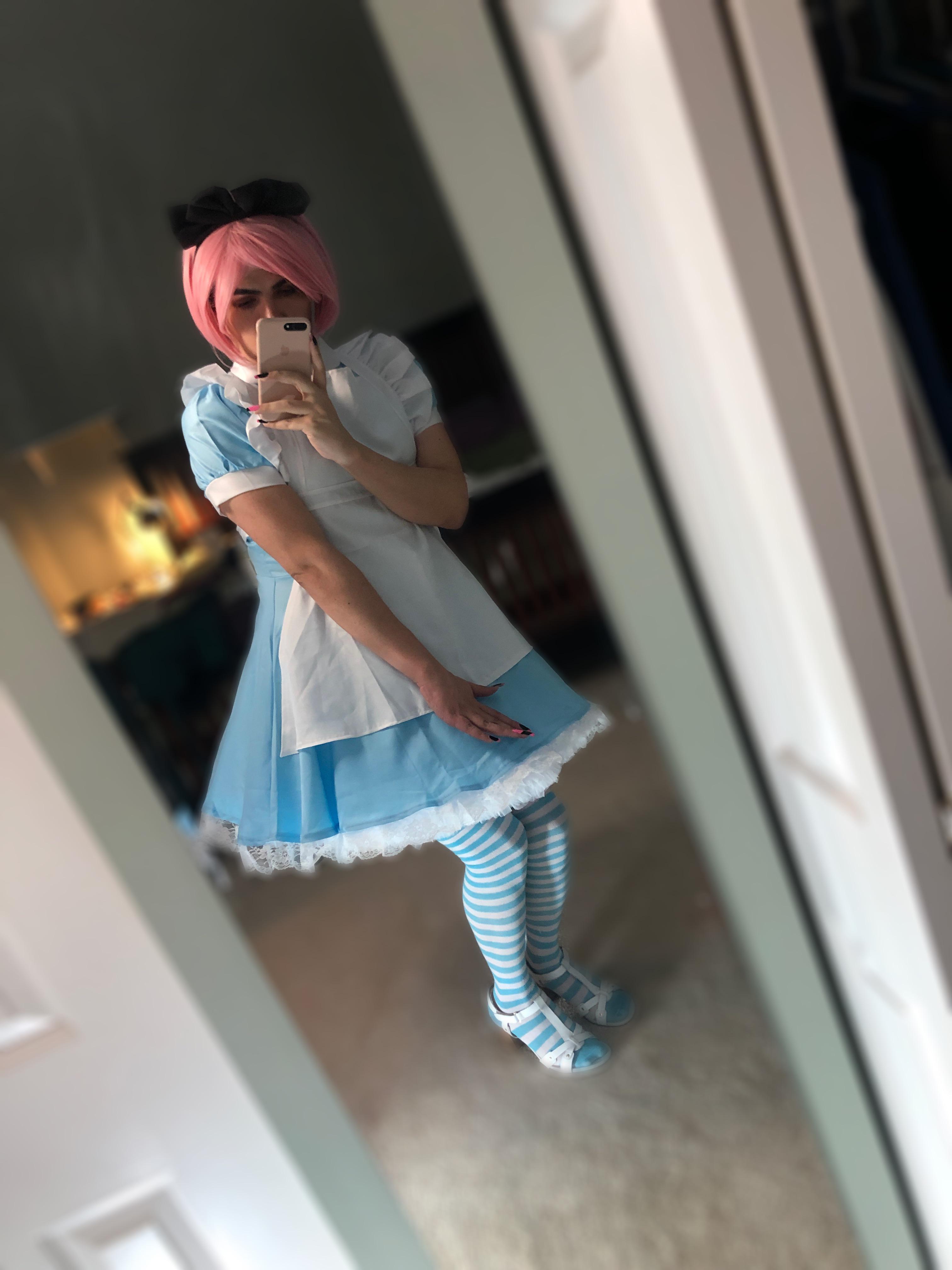 I’ll behave, I promise! 😏 | Scrolller