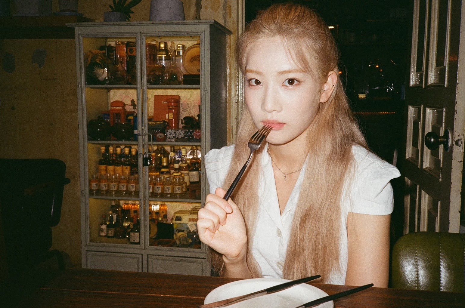 Kim Lip | Scrolller