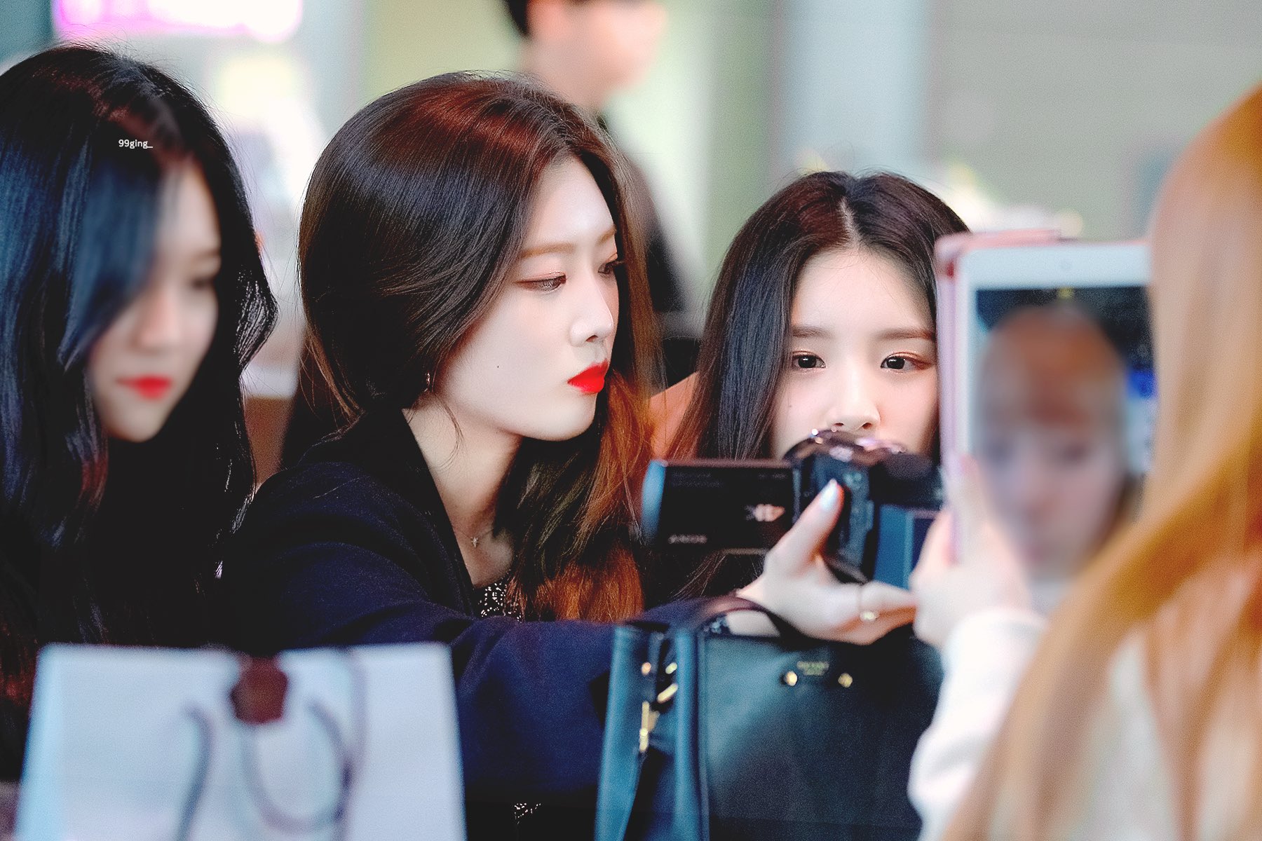 Kim Lip (judging Heejin) | Scrolller