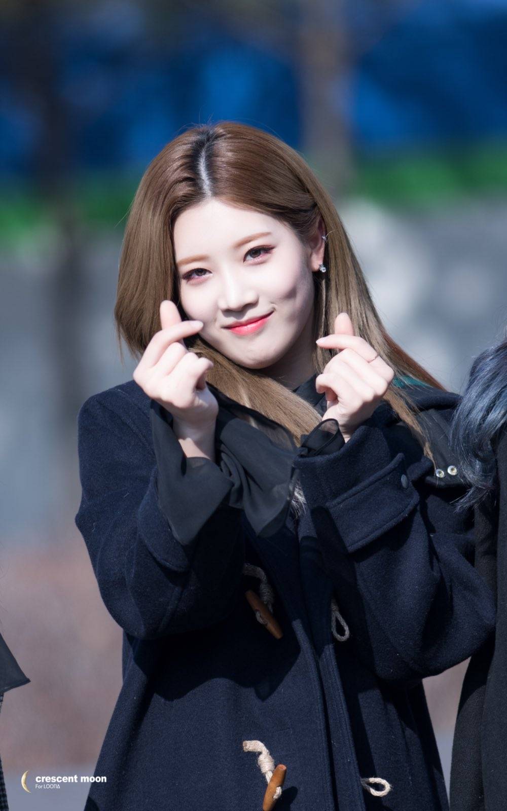 Kim Lip's Epic Cheekbones | Scrolller