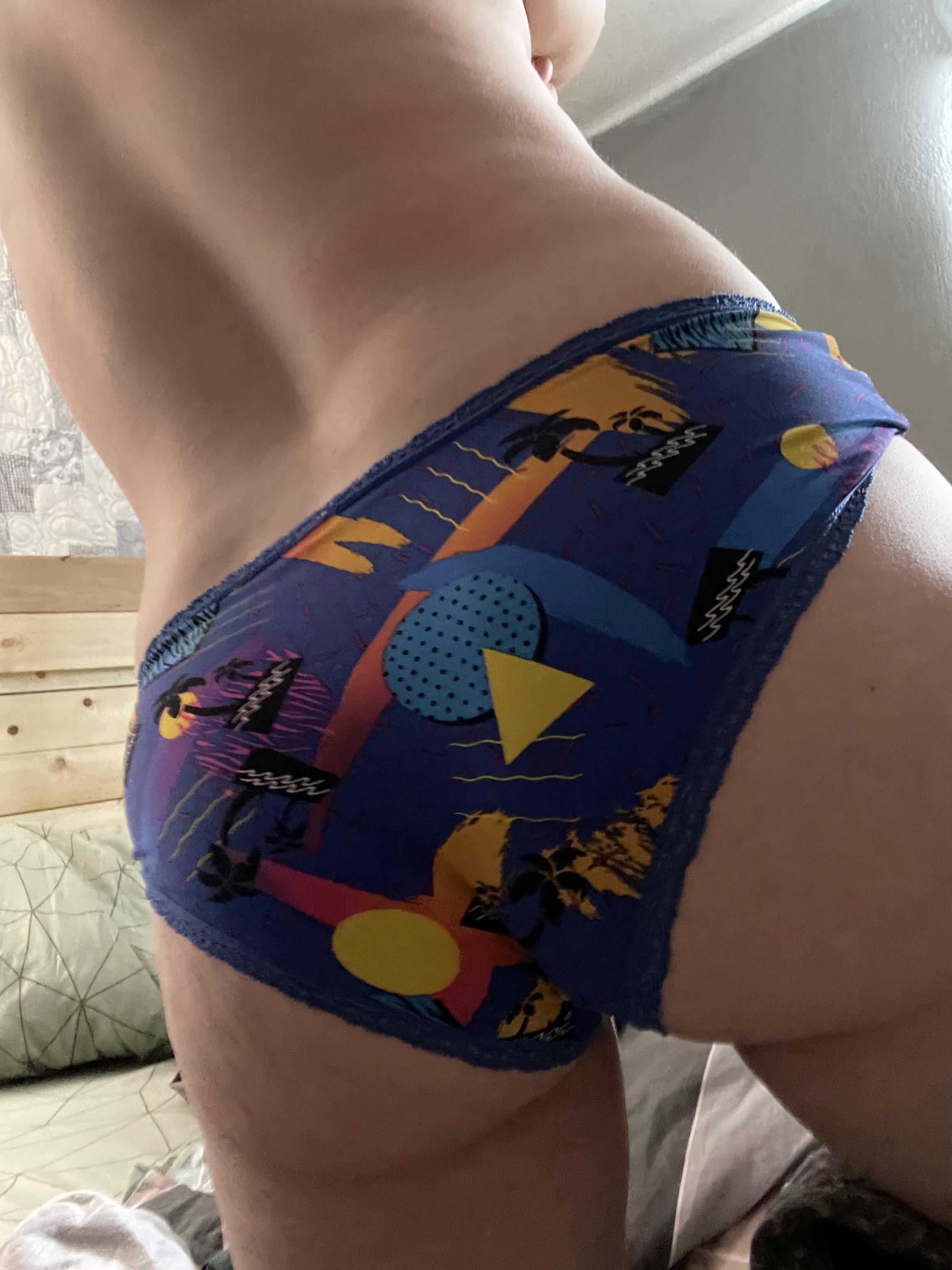 Kind of a funky 80s-90s vibe | Scrolller