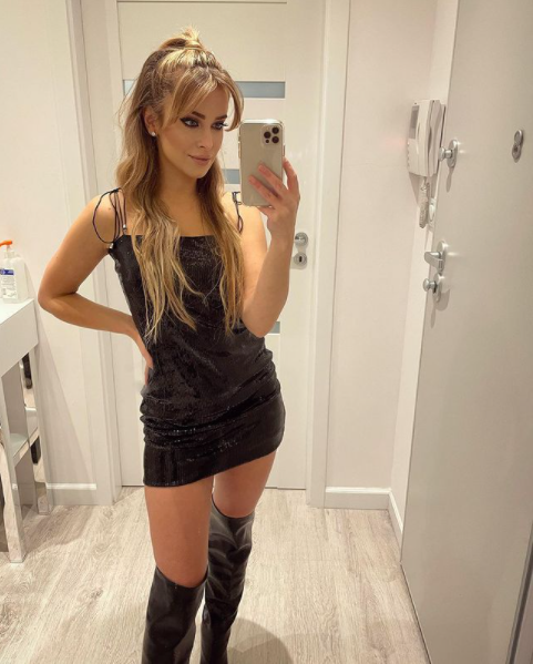 Kinga Kujawska | Scrolller