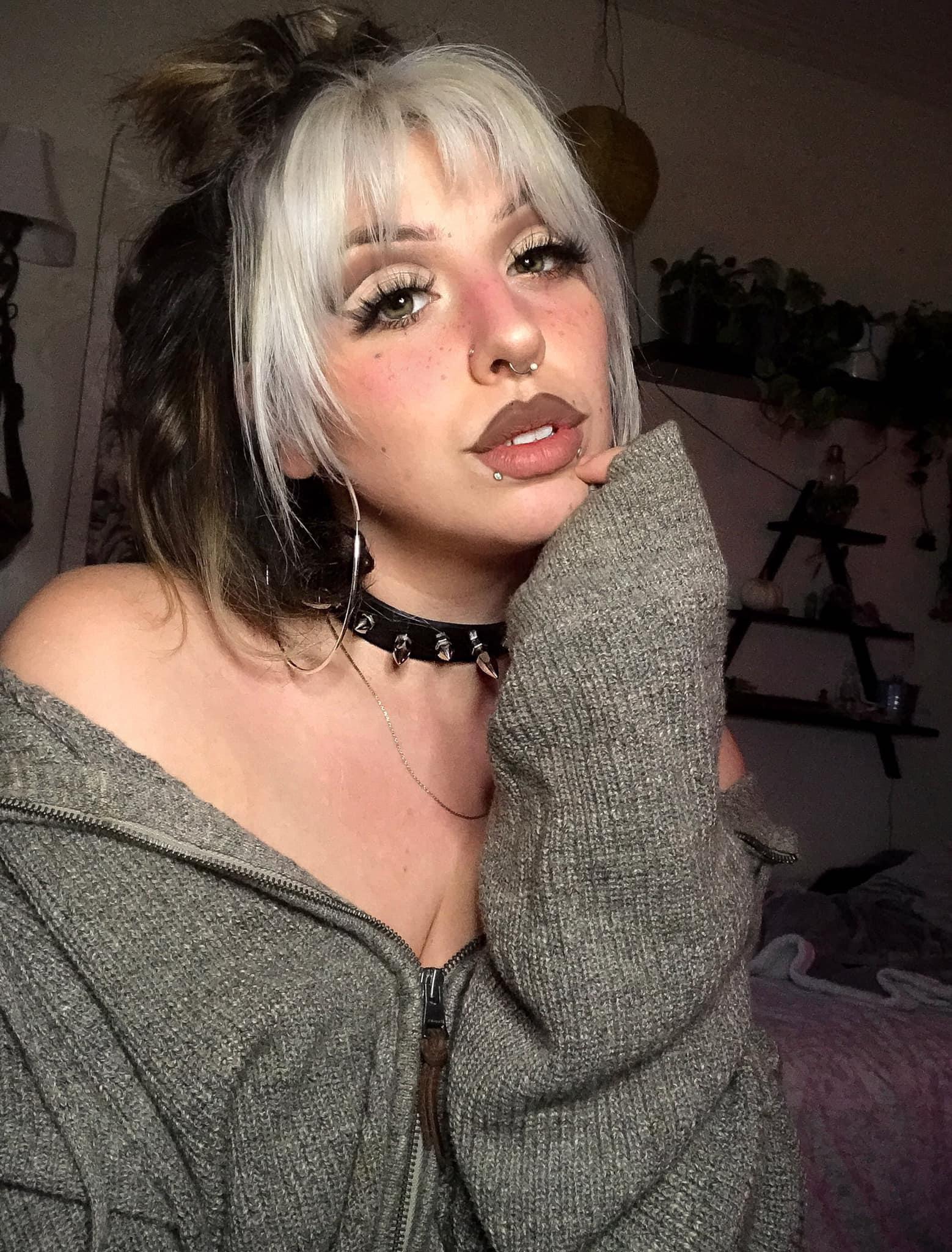 Kiss meeeee | Scrolller