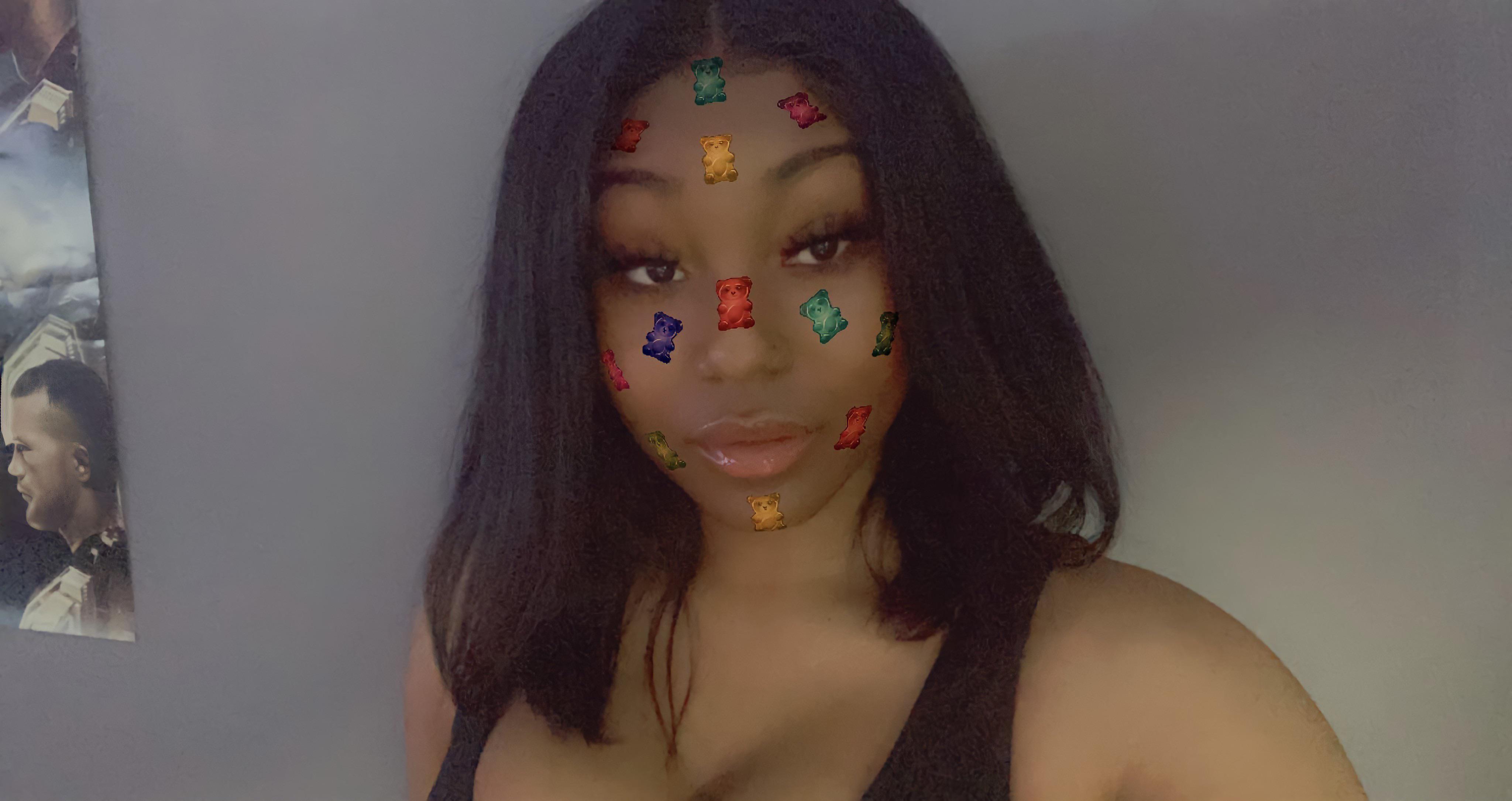 Kiss me where the gummy bears are 😝 | Scrolller