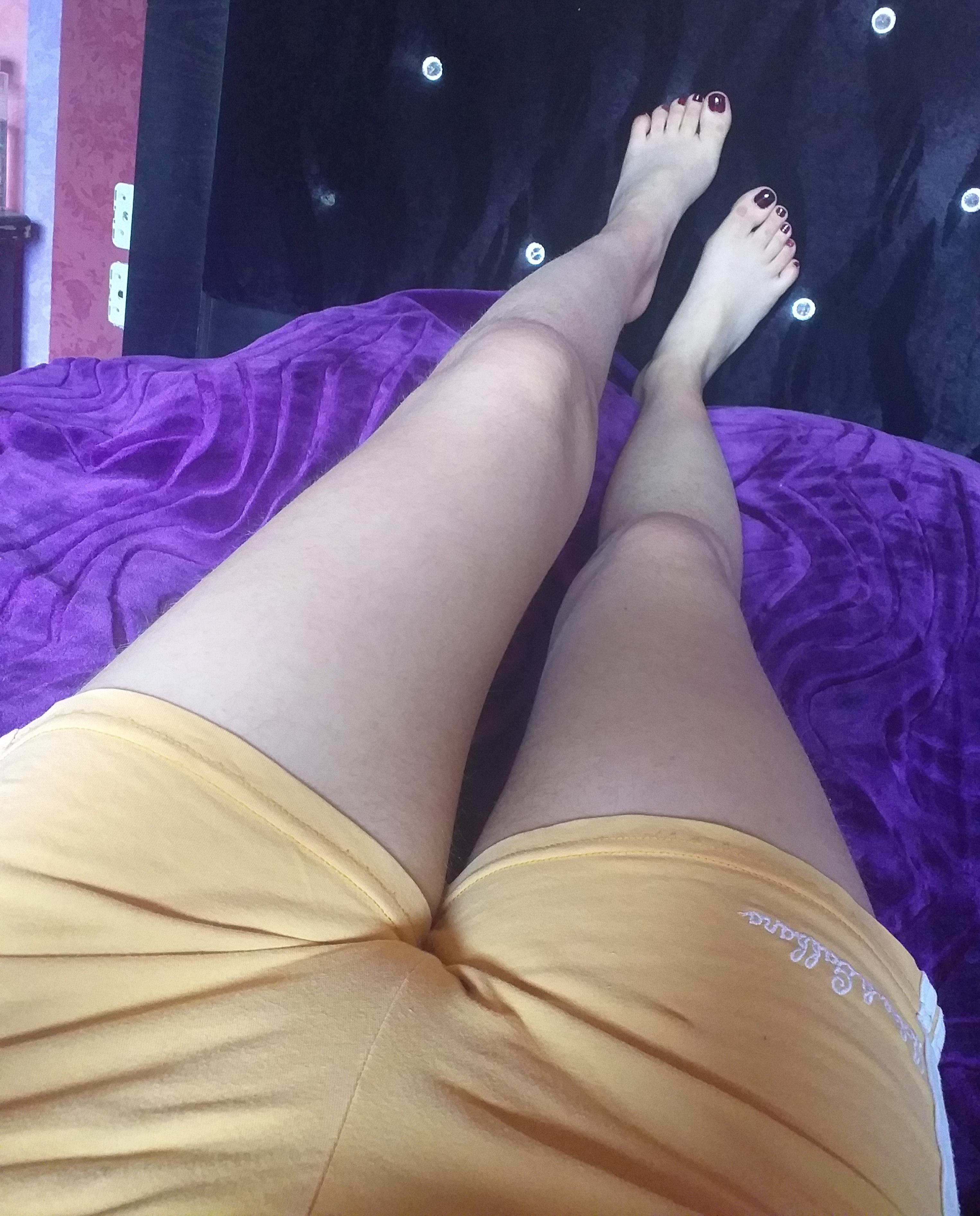 i love my yellow short | Scrolller