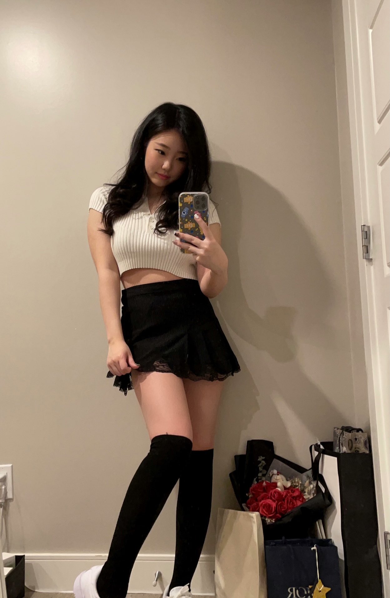 Knee high socks | Scrolller