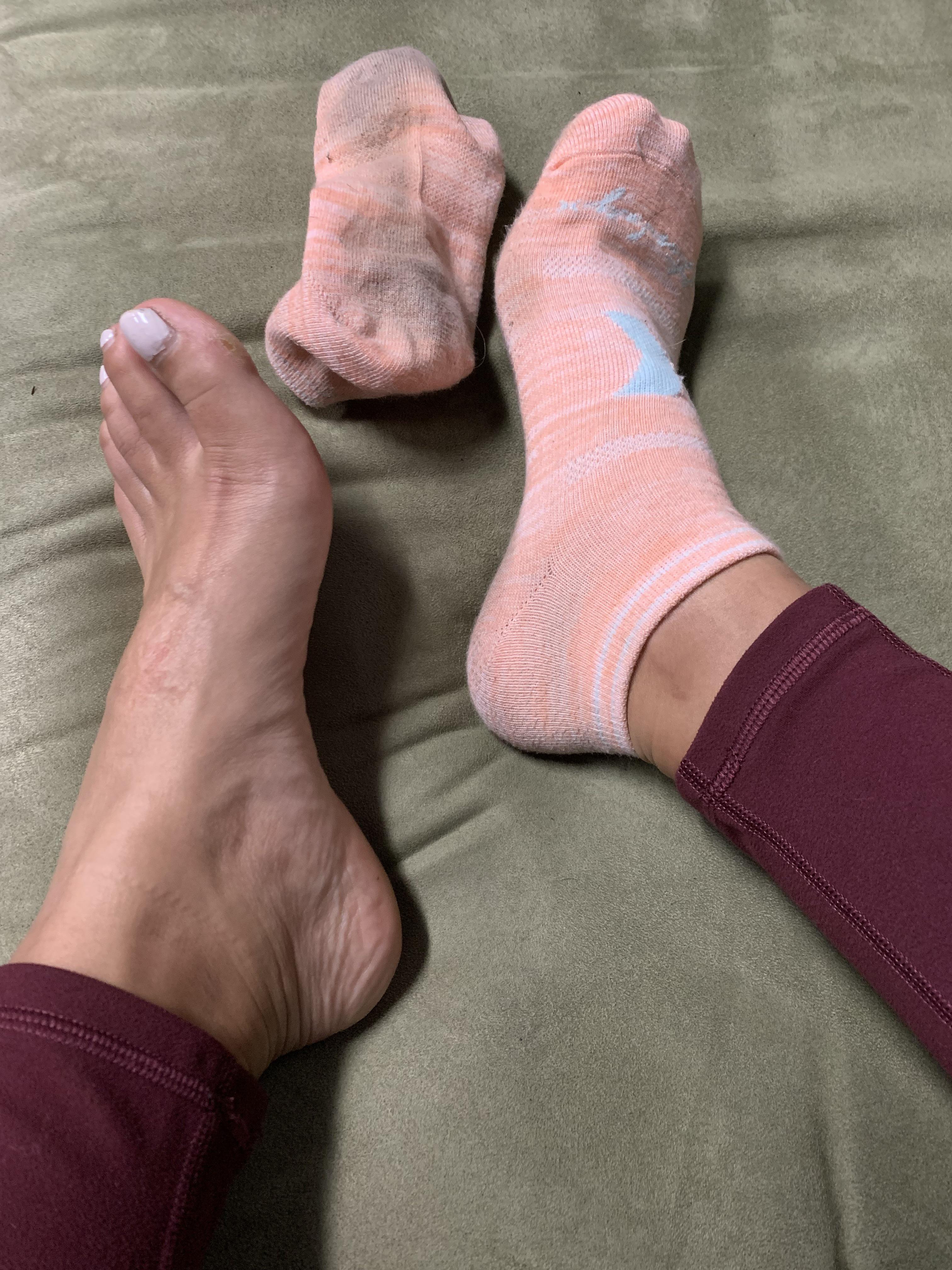 Kneel down and admire 🦶[selling] | Scrolller