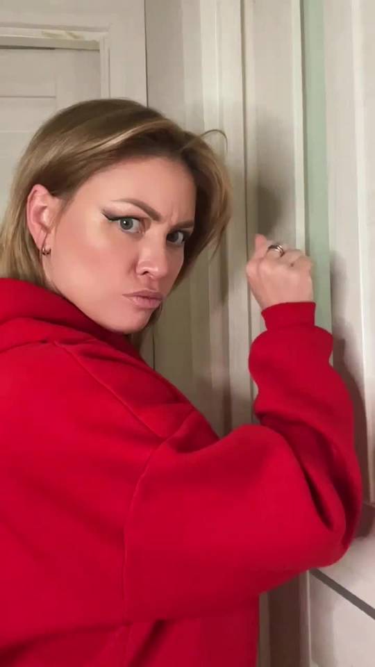 Knock knock | Scrolller