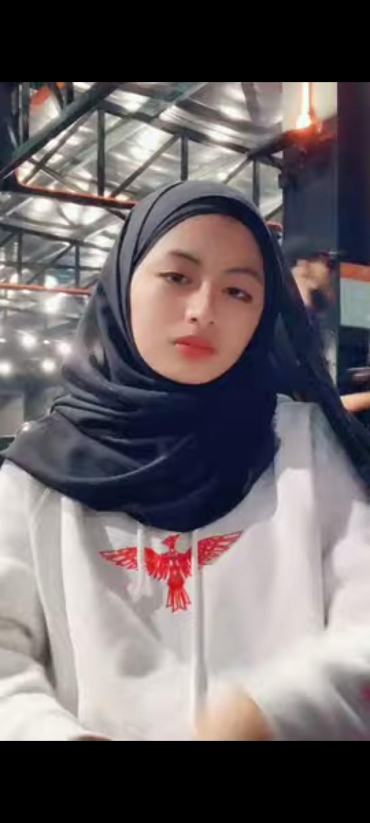 Know her name? | Scrolller