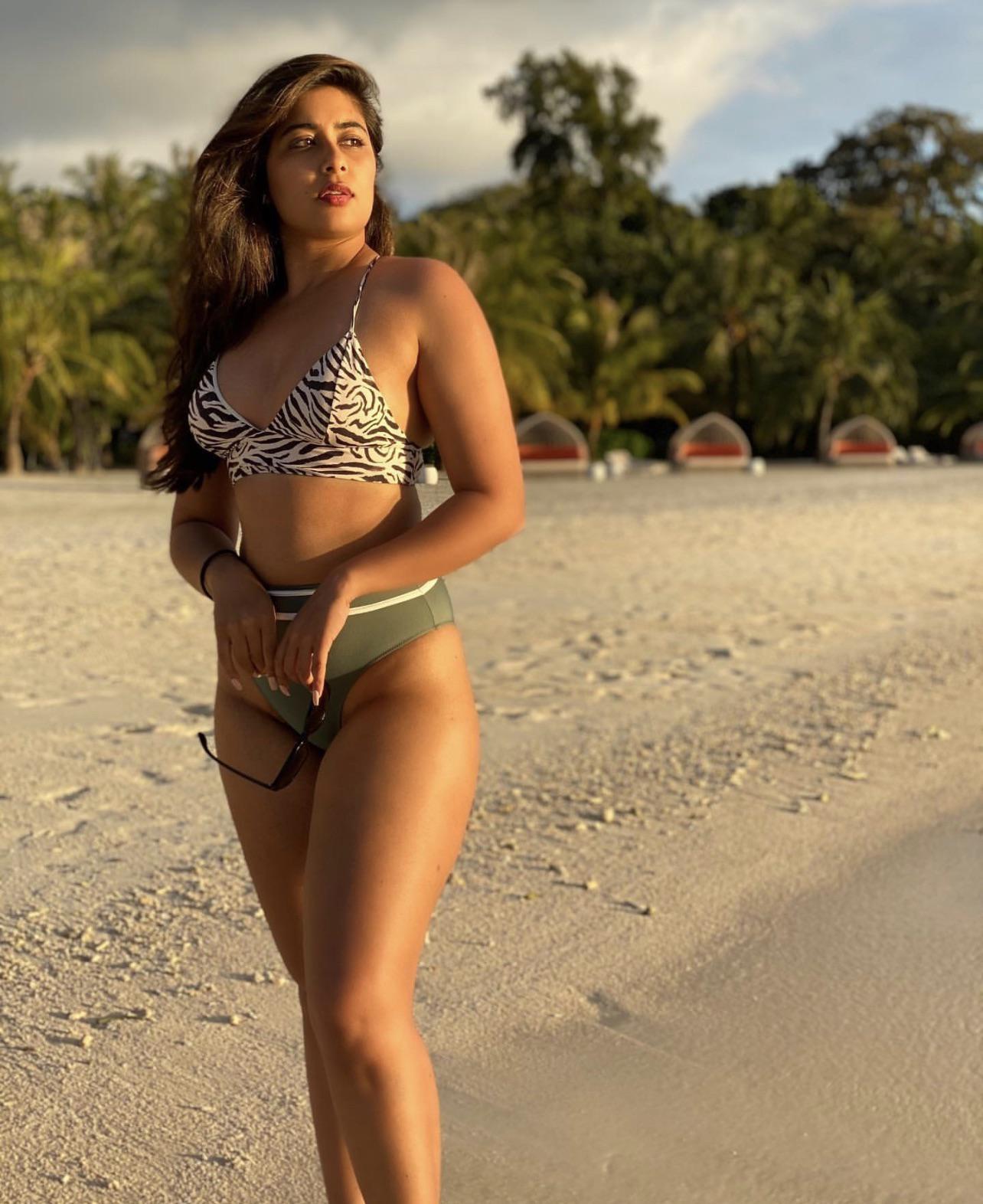 Kon iss thick raand par jerk off krega. Cuck me for her. DM | Scrolller