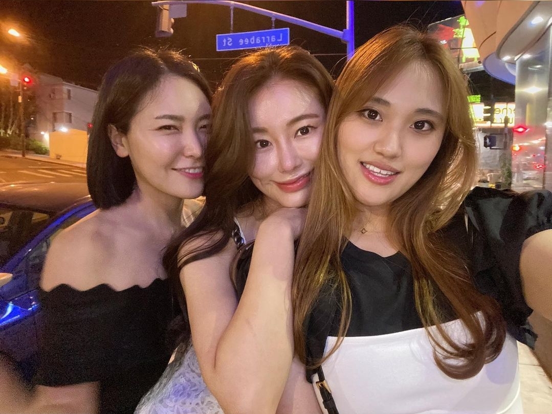 Korean Chicks Scrolller