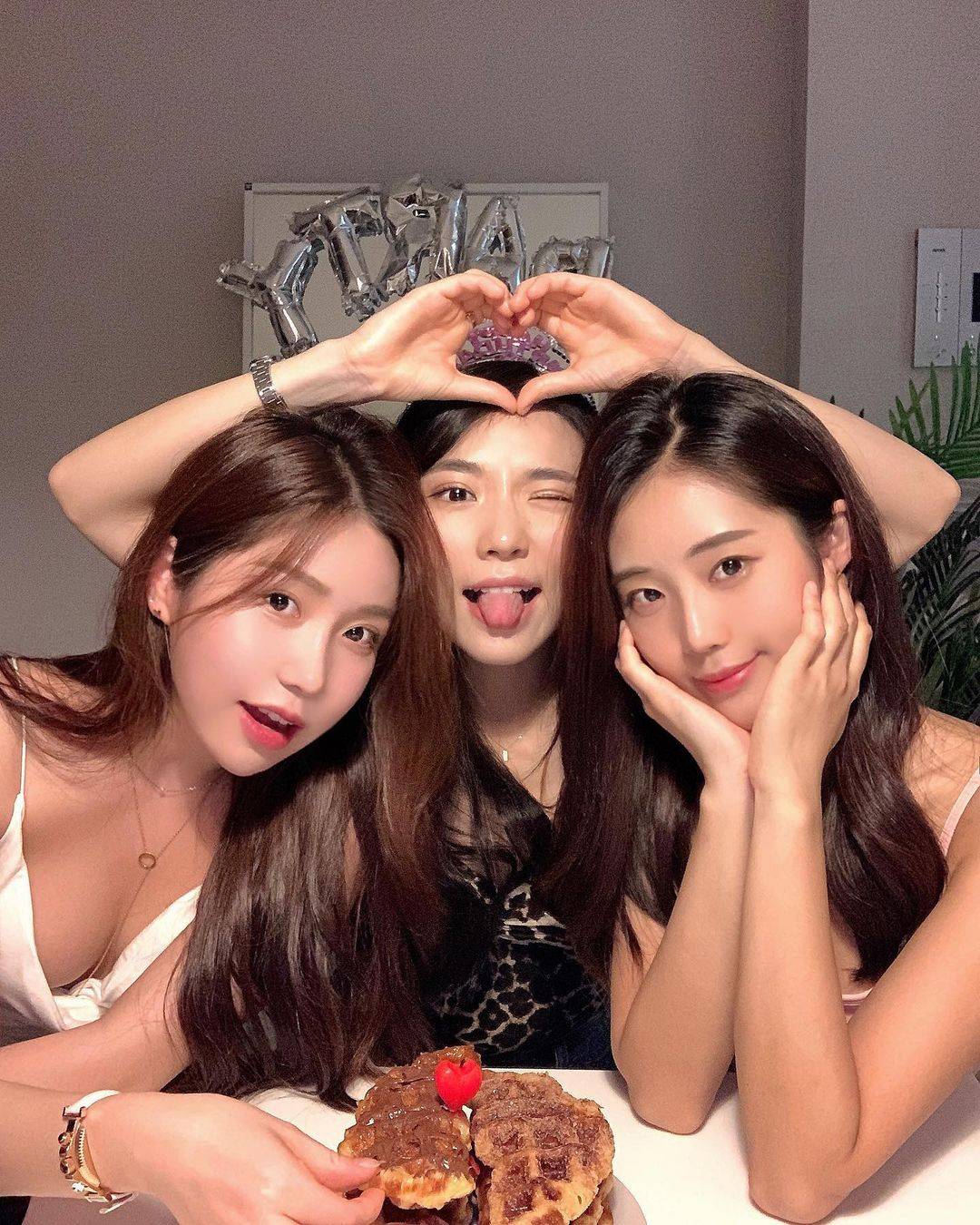 Korean cutties | Scrolller