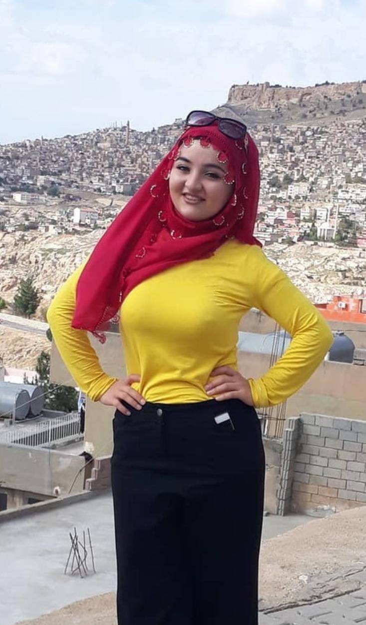 Kurdish red Hijab girl | Scrolller