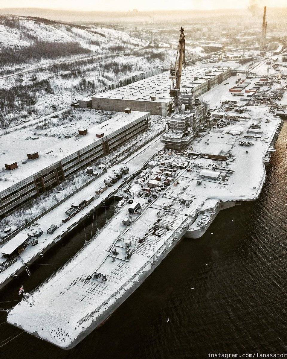 Russian aircraft carrier Admiral Kuznetsov currently under repair in Murmansk [960X1200] | Scrolller
