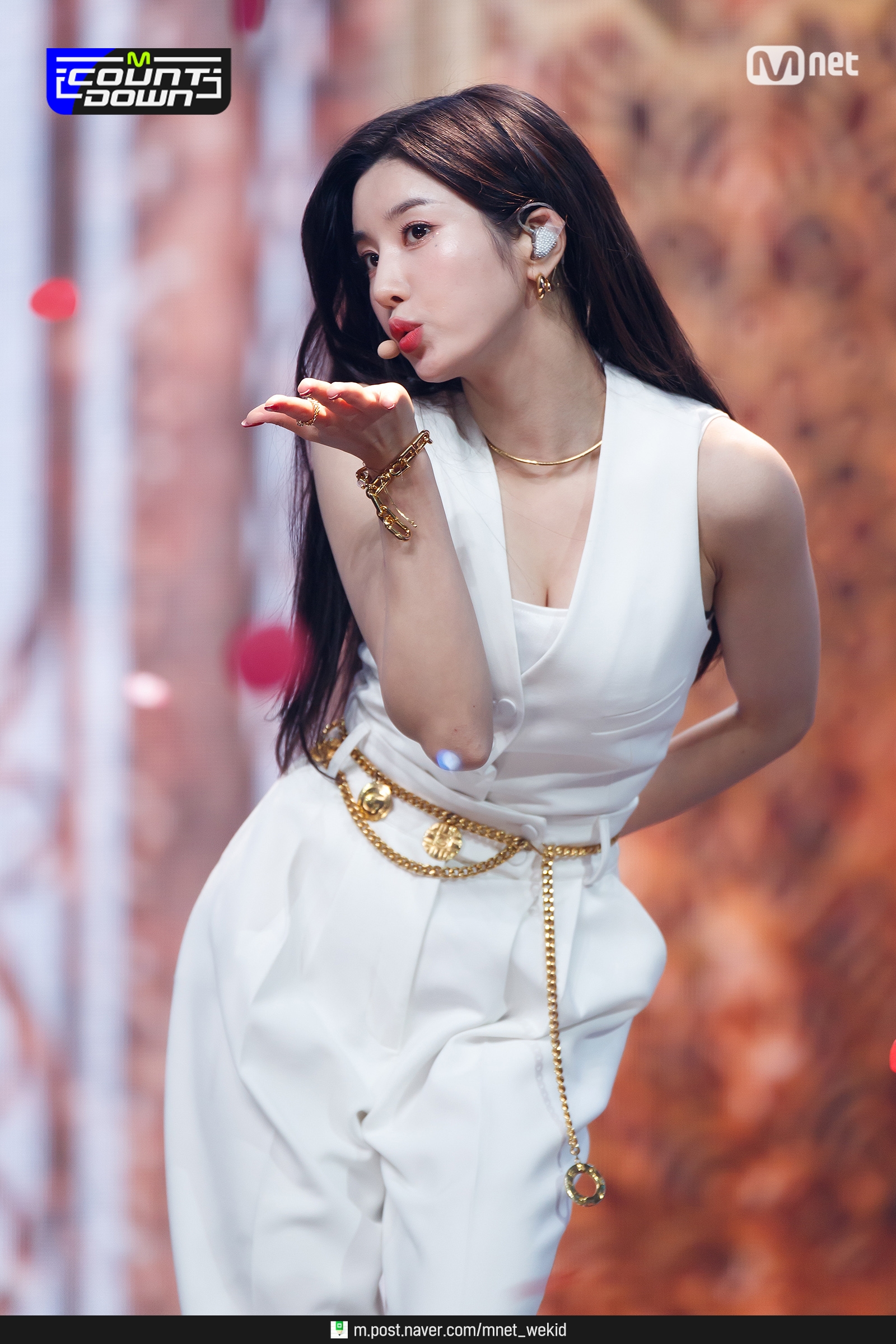 Kwon Eunbi | Scrolller