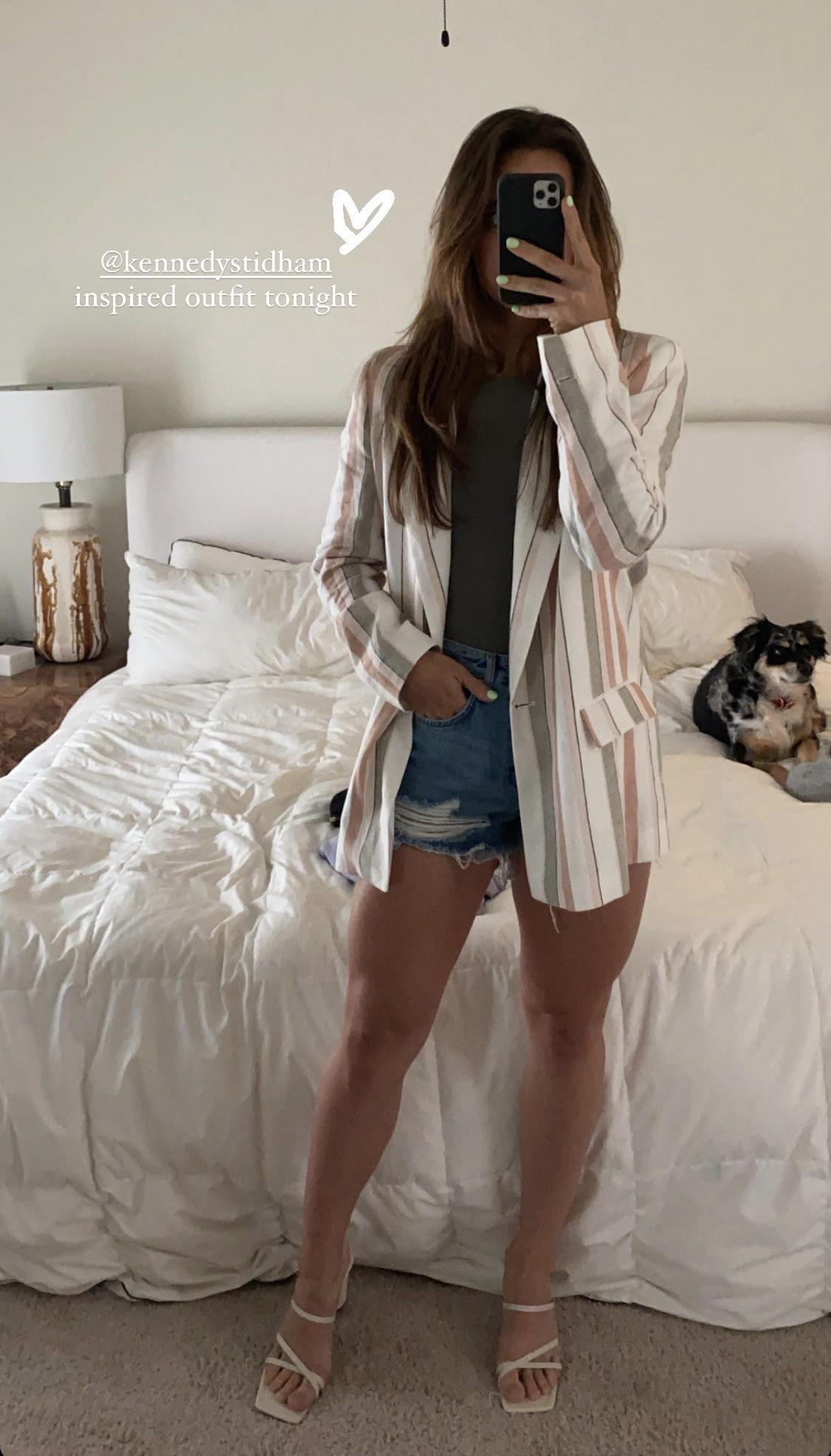 Kylie Ross - Showing off her toned legs | Scrolller