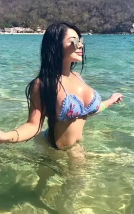 La mas ricas tetas ( . )( . ) | Scrolller