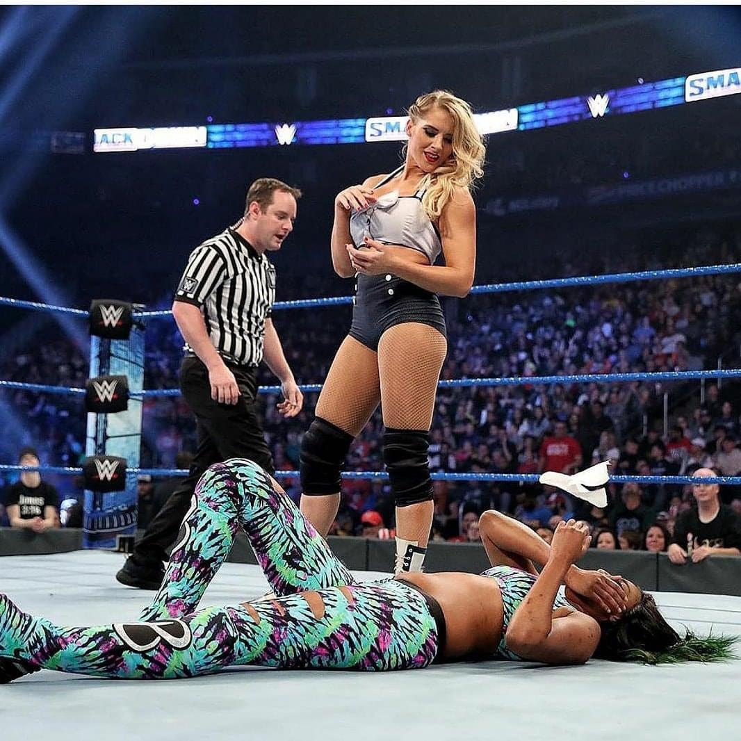 Lacey dominating Naomi with ease | Scrolller