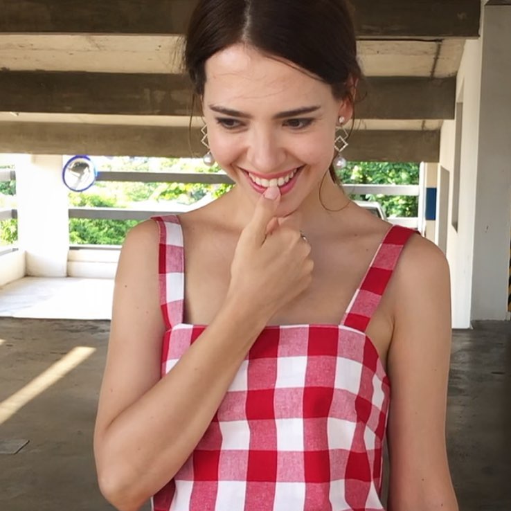 Lady in red | Scrolller