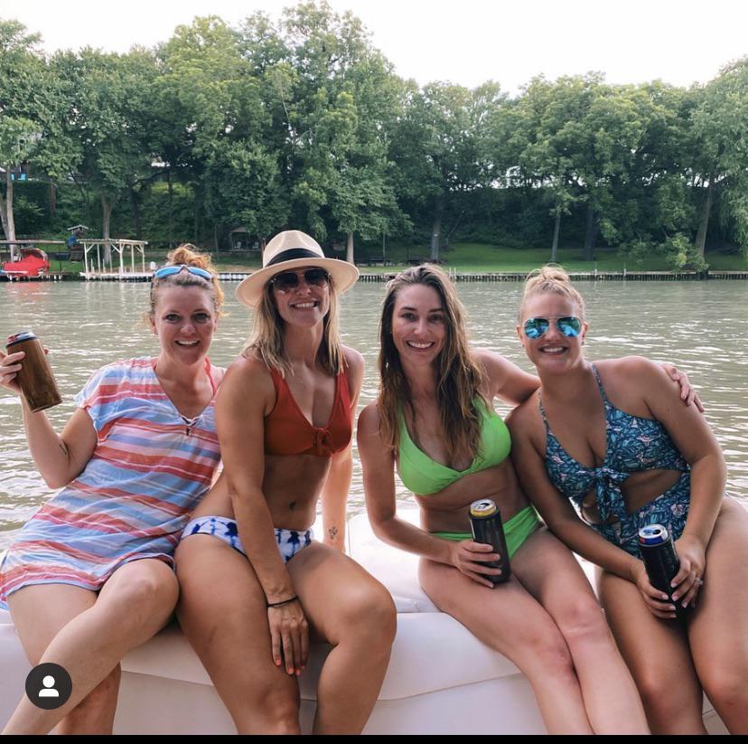 Lake milfs, pm open | Scrolller