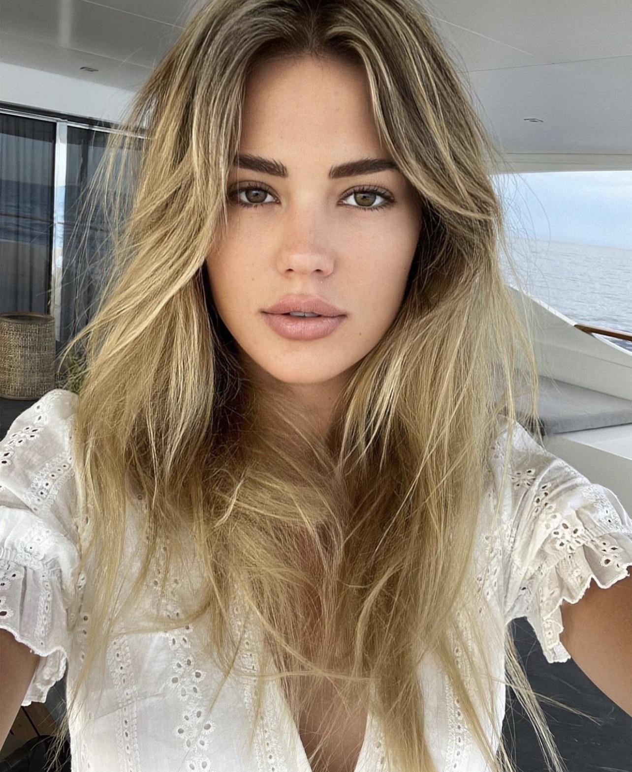 Lara Lepp | Scrolller