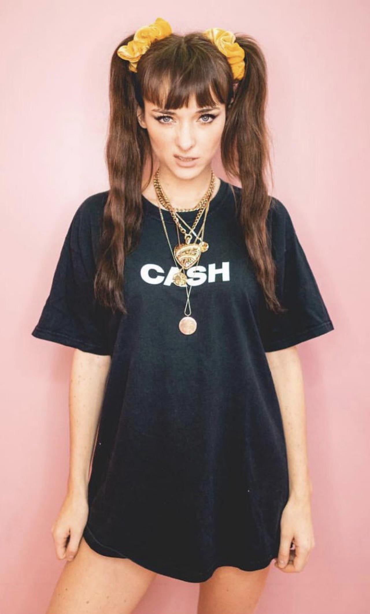 Larissa Rieß | Scrolller