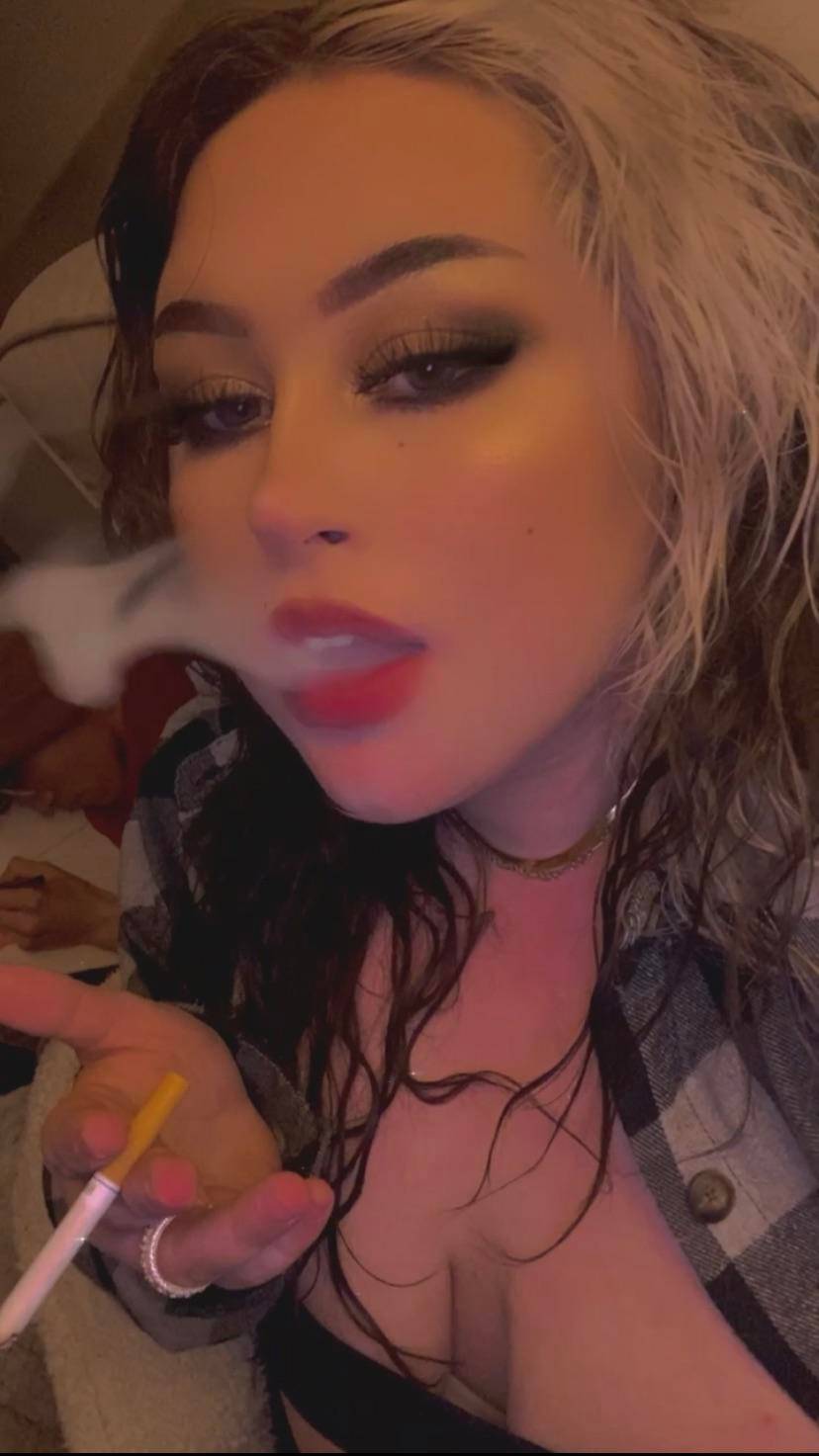 Late night smoke break | Scrolller