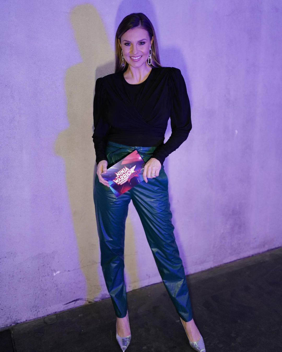 Laura in Leder | Scrolller