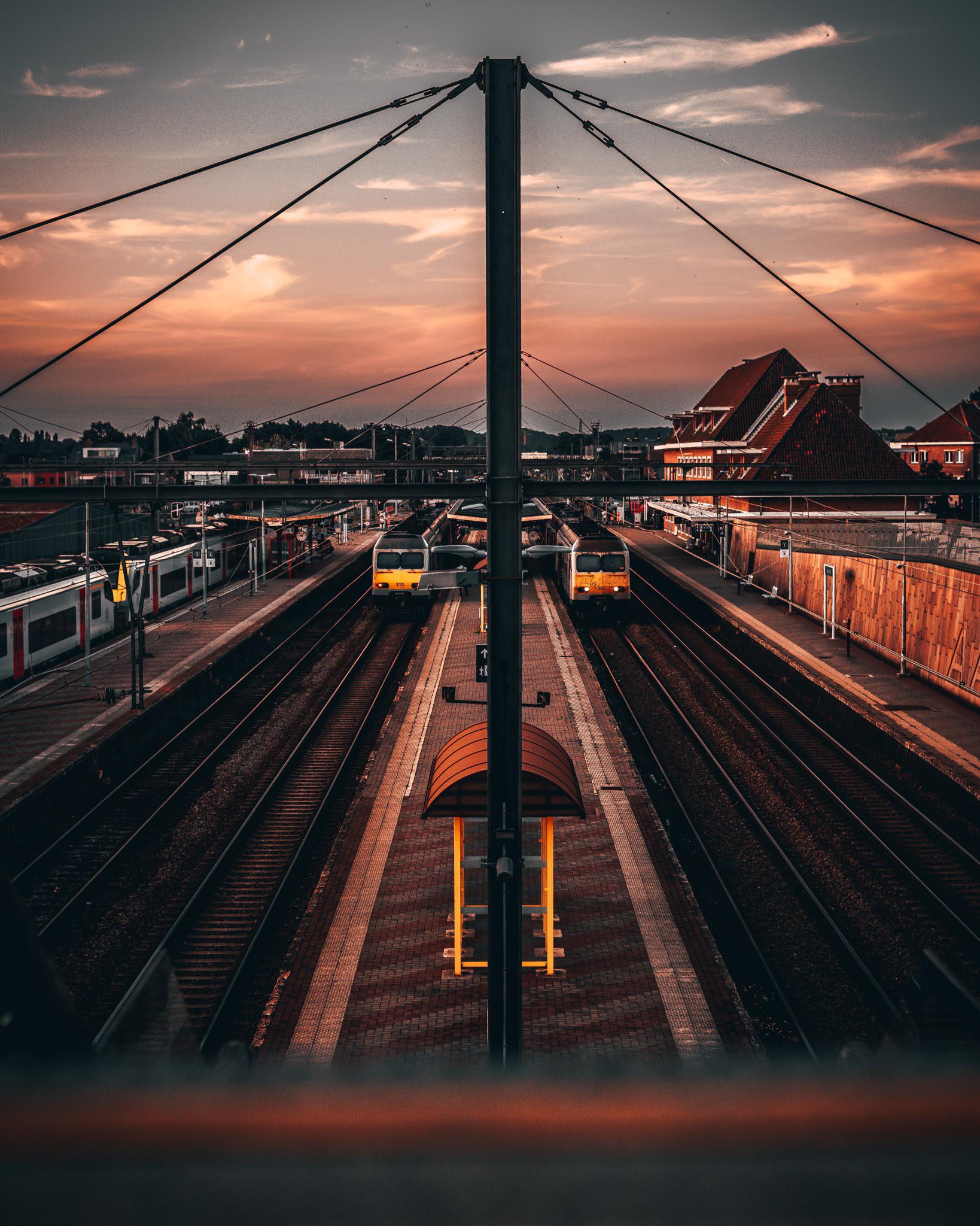 Leading lines | Scrolller