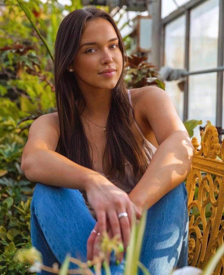 Leah Leclerc | Scrolller