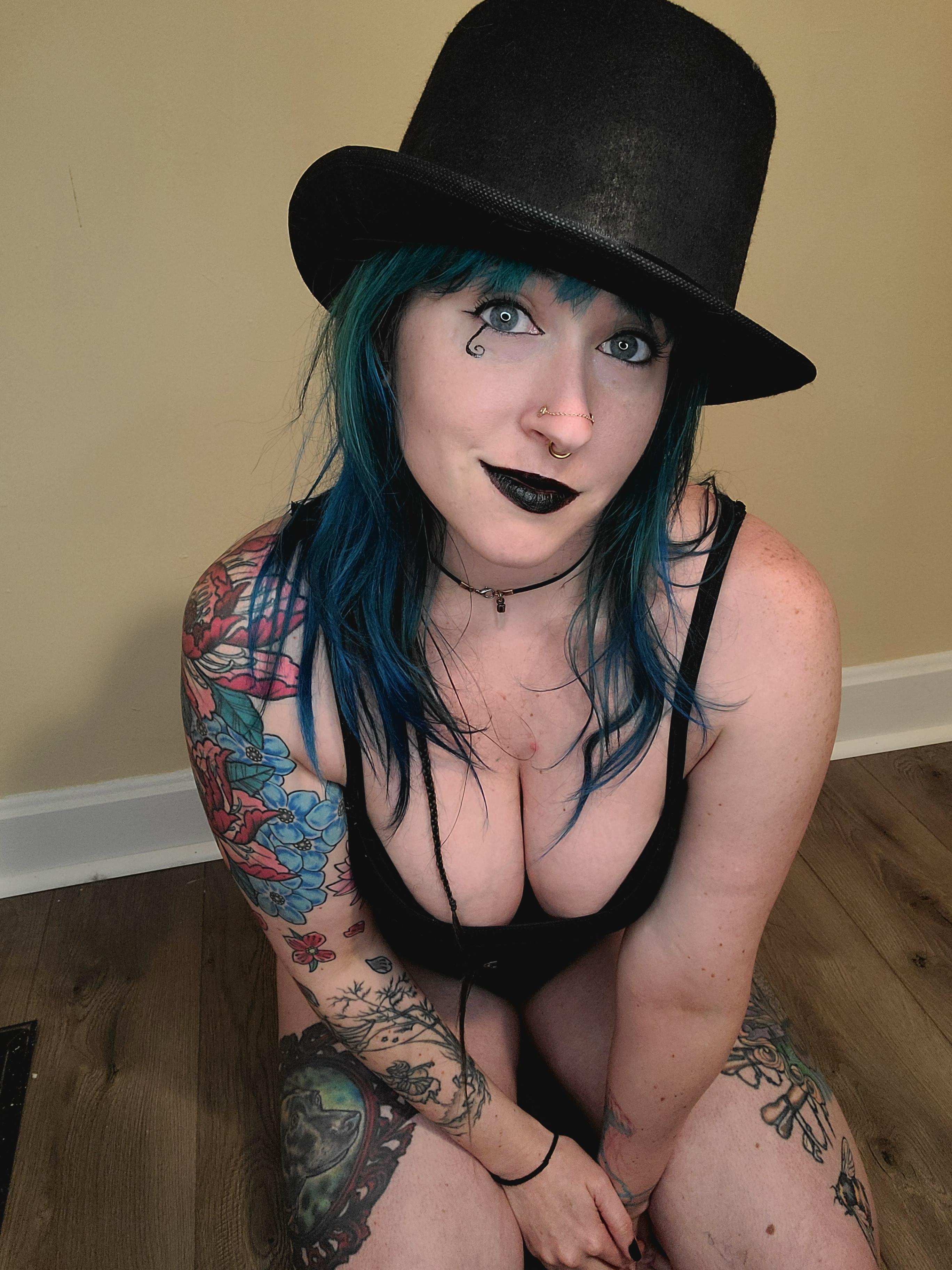 Lean in a little closer, stud 😘☺ | Scrolller