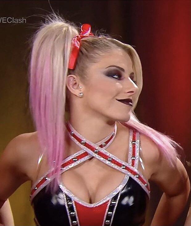 Leaning forward | Scrolller