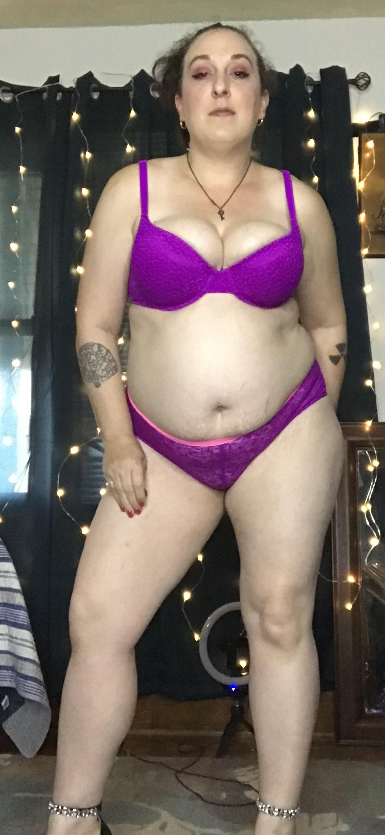 I hope you like 38 year old mylf’s 😘 | Scrolller