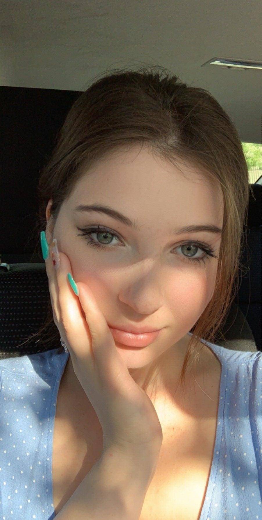 Leavemealon8 | Scrolller