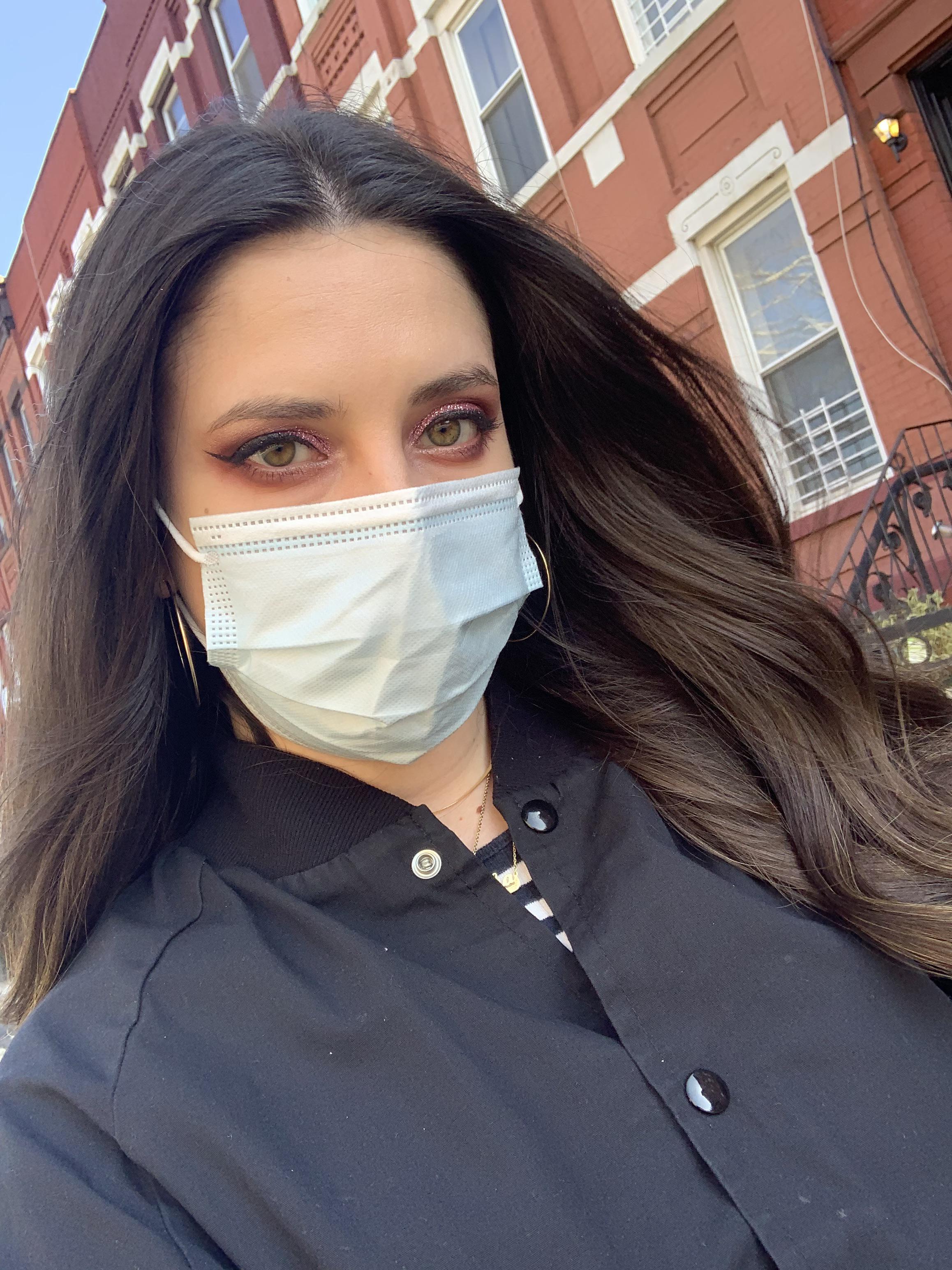 Left for work, took this photo & realized i forgot to do my eyebrows today, oops 😅 | Scrolller