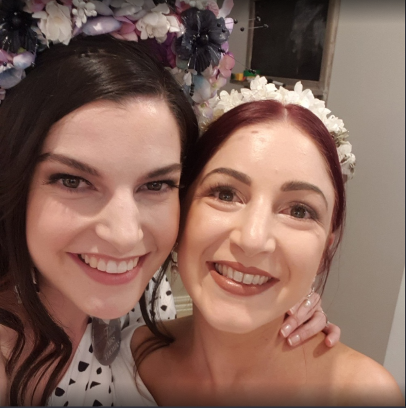 Left or right, just faces. | Scrolller