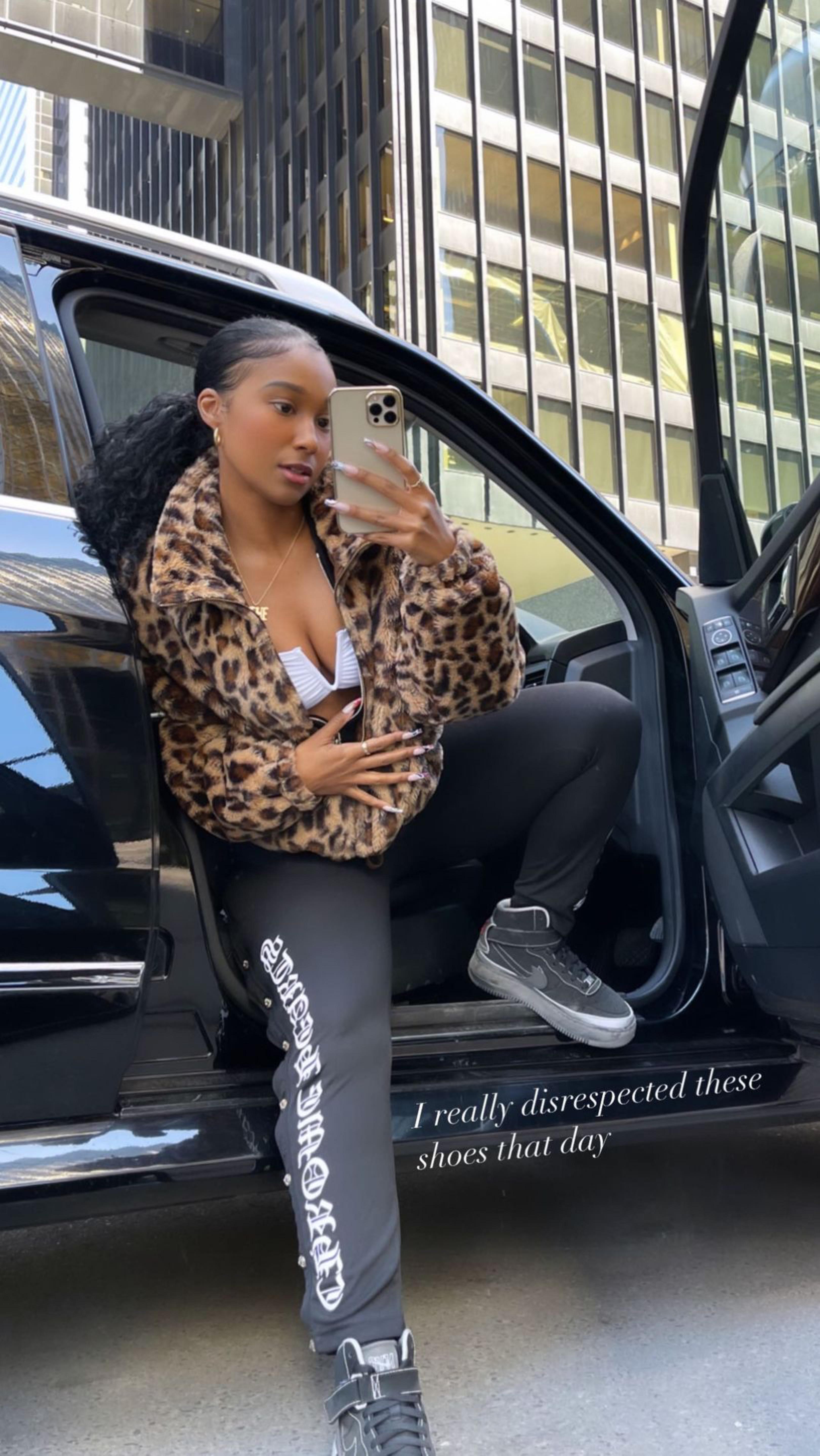 Leg up like MOP MOP! One hand on neck one hand on frontal! | Scrolller